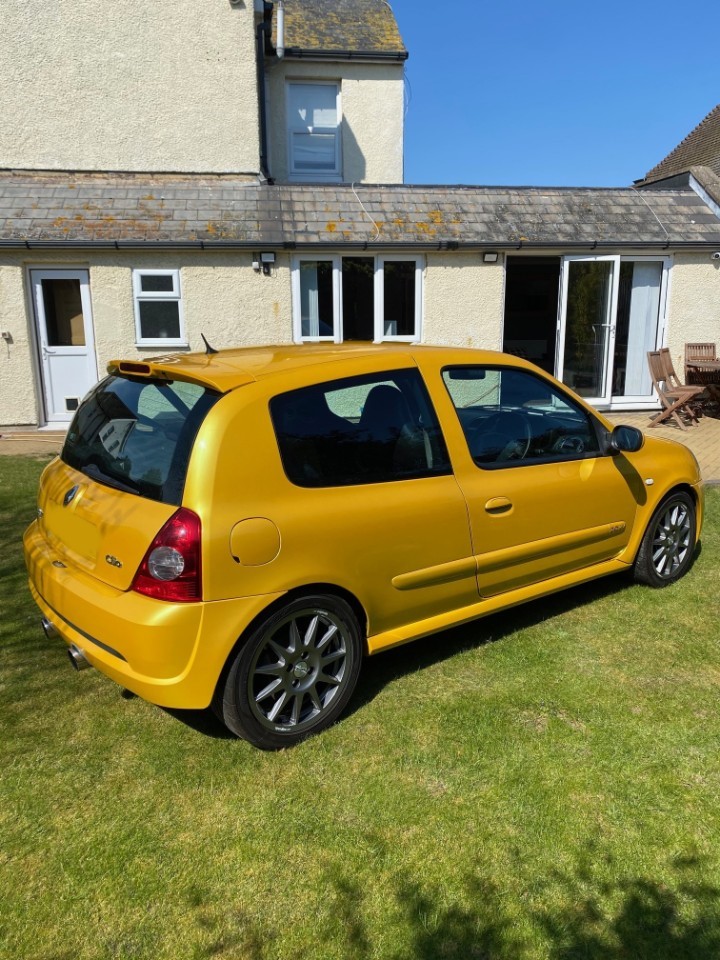 Liquid Yellow Clio 182 (£8500) | The M3cutters
